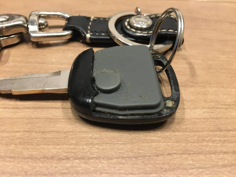 ワゴンR 純正キーレスカバーが割れたので交換してみた